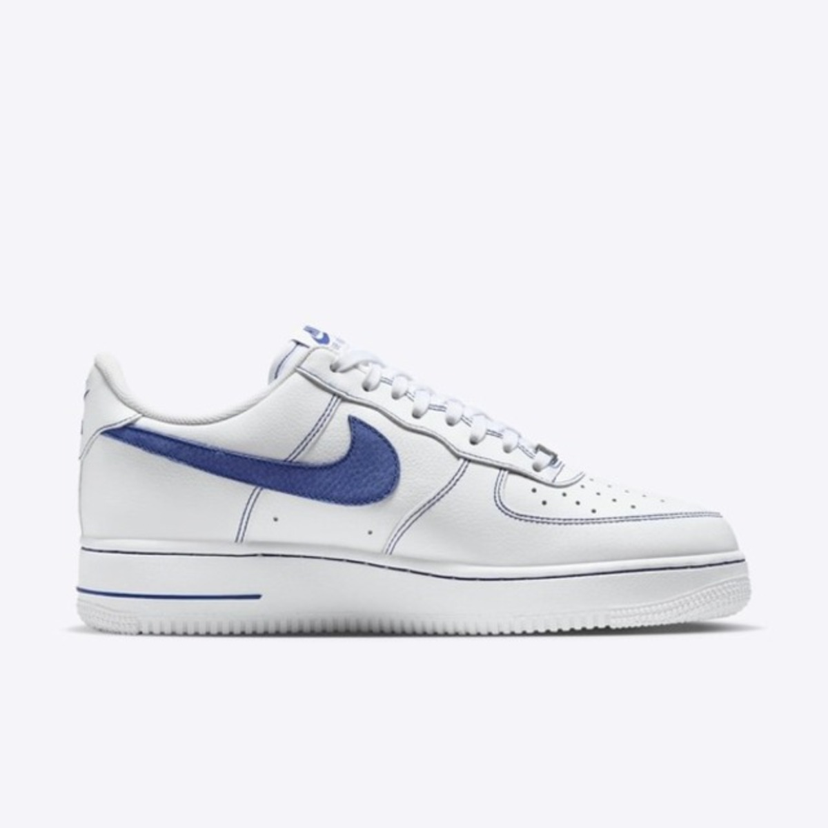 CALZADO NIKE AIR FORCE 1 07 LV8 LOGO AZUL - Nike - New York Store en ...