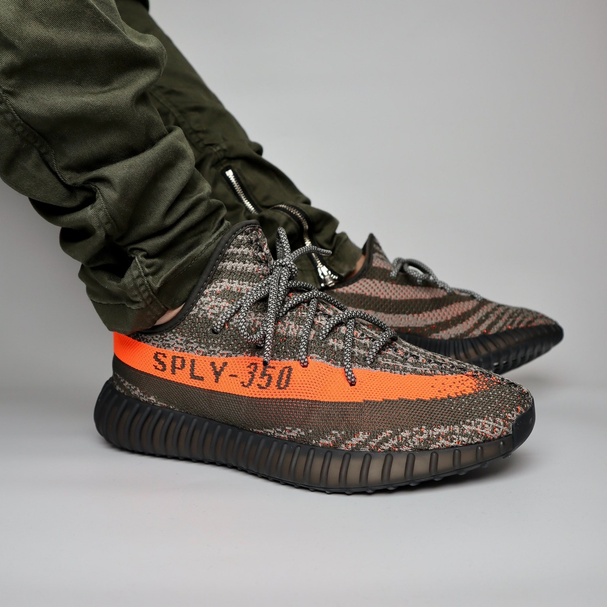 CALZADO ADIDAS YEEZY BOOST 350 V2 CARBON BELUGA - Adidas Originals ...